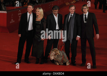 John Easterling, Olivia Newton-John, eine Ziege, Direktor Stephan ...