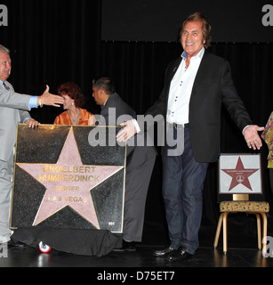 Engelbert Humperdinck Sänger geehrt mit einem Promi-Stern auf der "Las ...