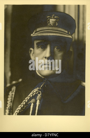 Konteradmiral Cary T. Grayson, US-N., an Bord der U.S.S. George ...