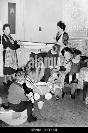 Das Bild aus Berichten der Nationalsozialisten zeigt Generalleutnant ...