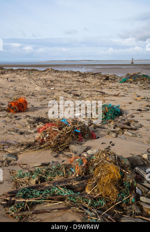 Angeln-Trümmer und andere Detritus angespült Whiteford Point Beach ...
