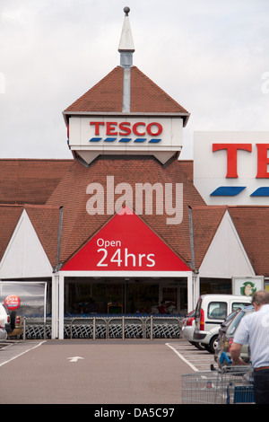Tesco extra Supermarkt geöffnet 24 Stunden Stockfotografie - Alamy