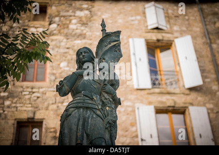 Statue von Jeanne d ' Arc im Dorf St. Pons de Mauchiens, Hérault, Languedoc-Roussillon ...