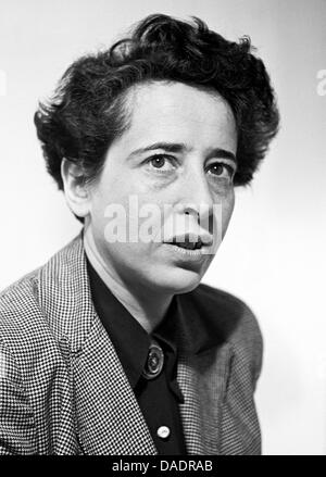 Hannah Arendt im Jahr 1941. Porträt von Fotograf Fred Stein (1909 ...