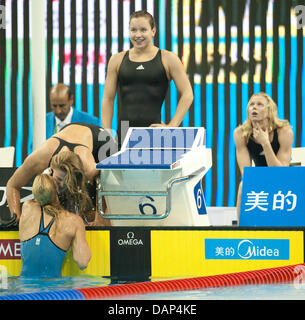 Daniela Schreiber, (L-R), Lisa Vitting und Britta Steffen von ...