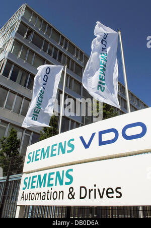 Das Bild zeigt das Hauptquartier der Automobilzulieferer Siemens VDO in Regensburg, Deutschland ...