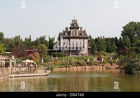 Phantom Manor (Haunted House) in Disneyland Paris, Frankreich Stockfoto ...