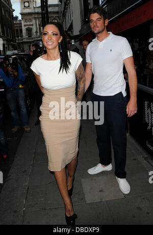 Jodie Marsh und Freund Damion frohe Ankunft im Embassy Club London für ...