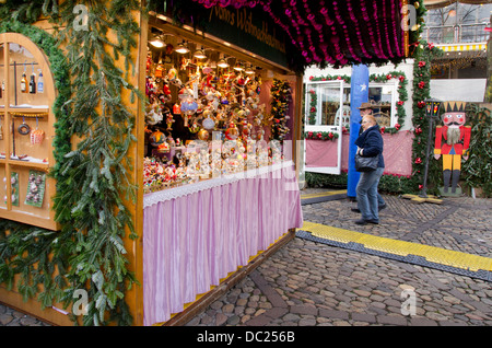 Schweiz, Basel. Basel Urlaub Wintermarkt (aka Basler Weihnacht) auf ...