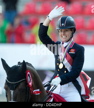 Britische Dressurreiterin Charlotte Dujardin reitet ihr Pferd Valegro ...