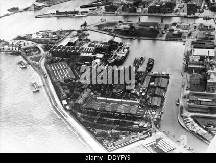 Luftaufnahme von Kockums Werft, Malmö, Schweden, 1981. Artist ...