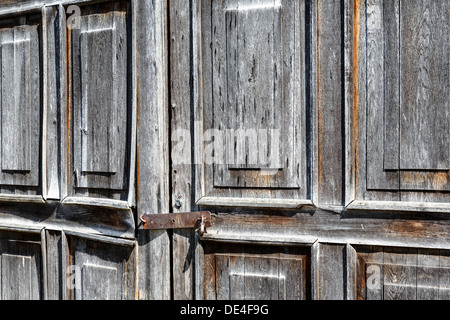 altes Scheunentor Riegel Holz verwittert getragen Rost Antik ...
