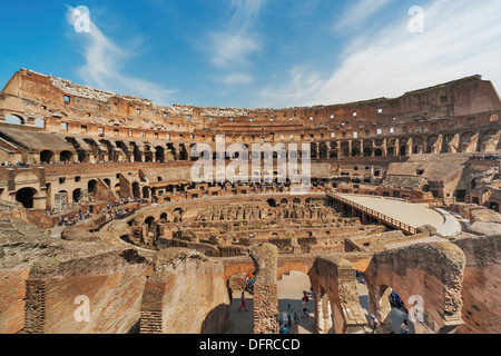 Innenansicht des Kolosseums, größte Amphitheater im alten Rom. Es wurde ...