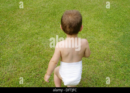 Kleinkind in Windeln Stockfoto, Bild: 97933935 - Alamy