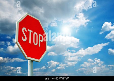 Stop-Schild am Straßenrand Stockfoto, Bild: 18408720 - Alamy