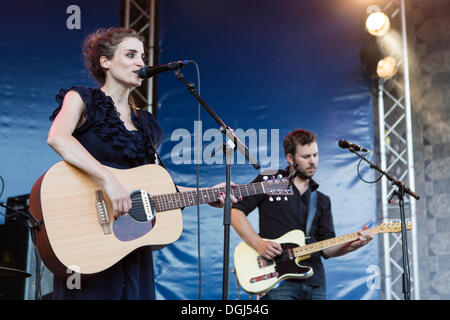 Der Schweizer Sänger und Songwriter Lina Button live in der schüür ...