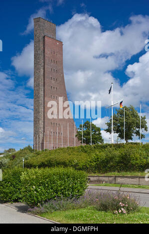 Deutschland, Schleswig - Holstein, Laboe, Marine TPZ-Denkmal, von unten ...