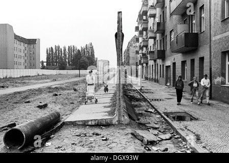 Reste der Berliner Mauer zwischen Neukölln, direkt, und Treptow, Berlin ...