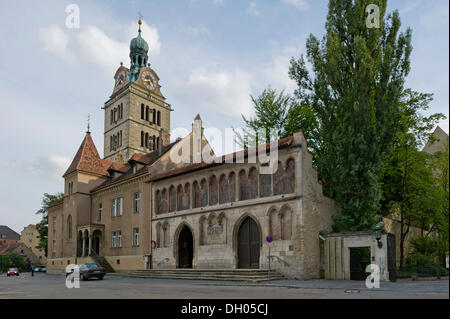 Turm der Basilika St. Emmeram (Abtei) nun als Schloss Thurn und Taxis ...