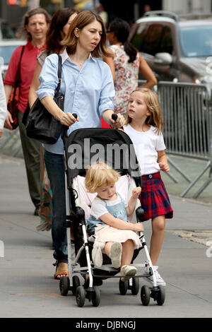 Sofia Coppola, Romy Mars und Cosima Mars Sofia Coppola Wandern in Soho ...