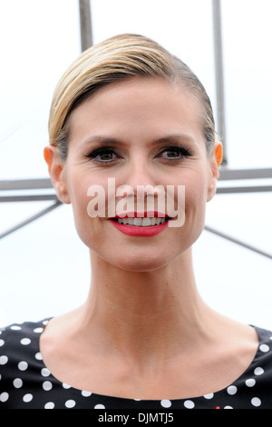 Heidi Klum beleuchtet Empire State Building zu einem Kampf mit Blut ...
