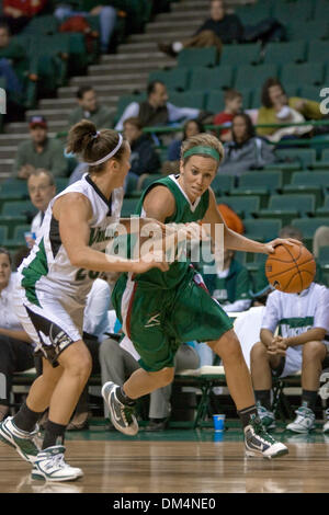 2. Januar 2010: Wisconsin-Green Bay Phoenix Kayla Tetschlag (42) stellt ...