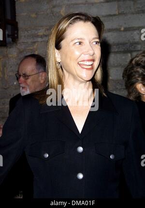 22. April 2002 - Los Angeles, Kalifornien, USA - CINDY LANDON mit ...