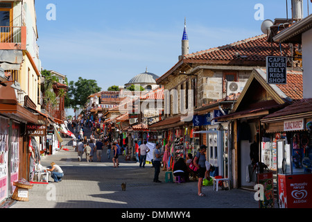 Türkei, Side, Geschäfte in der Altstadt in der Abenddämmerung Stockfoto ...