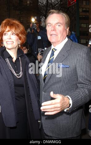 Jill St. John, Robert Wagner und Stephanie Powers verlassen Madeo ...