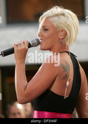7. Juli 2006; New York, NY, USA; Sängerin PINK führt ein Gratis-Konzert ...
