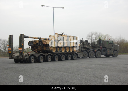 Britische Armee Panzertransporter Heavy Equipment Transporter Oshkosh ...