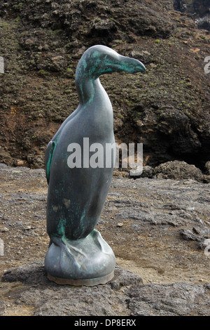 Riesenalk Skulptur Denkmal an Valahnukur Klippen Halbinsel Reykjanes ...