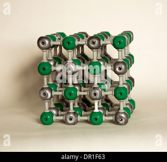 Natriumchlorid-Gitter. Atome als Kugeln dargestellt werden und sind ...