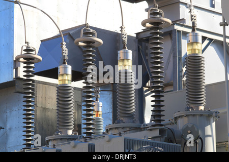 Hochspannungstransformatoren in elektrische Anlagen Stockfoto, Bild ...
