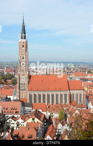 Blick über die Stadt Landshut mit der Basilika St. Martin, der den ...