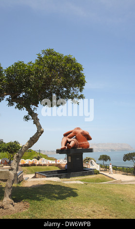 El Beso (Der Kuss), eine Skulptur im Parque del Amor in Miraflores ...