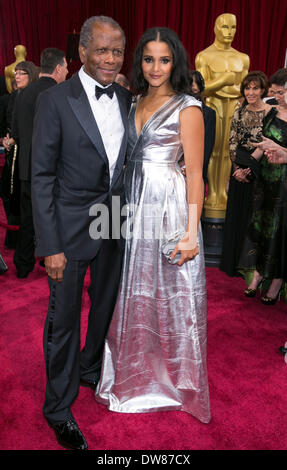 Sidney Poitier und Tochter Sydney Tamiia Poitier Ankunft im 2006 BAFTA ...