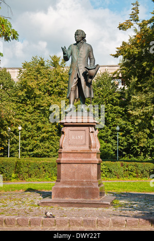 Denkmal von Immanuel Kant an der baltischen Universität, Kaliningrad ...