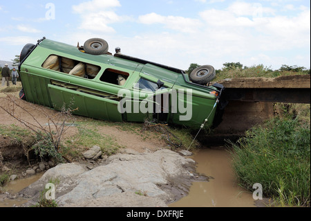 Safari van fiel in Stream, Toyota Land Cruiser, Masai Mara Wildreservat ...