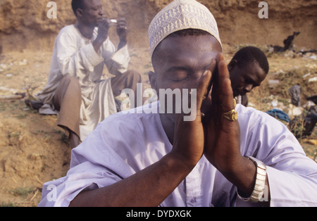 Gewalttätige Ghetto Gangmitglieder oft auf Drogen. Muslimische ...