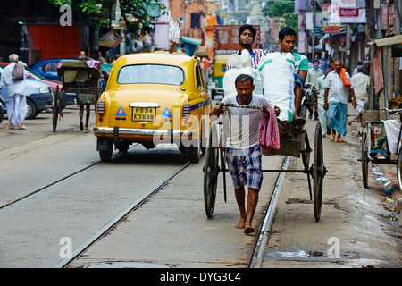 Man zieht die Rikscha, Calcutta Kolkata, Westbengalen, Indien ...