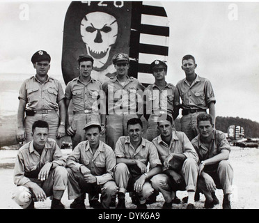 Dieses Bild der 90th Bomb Group zeigt einen B-24 Bomber, bekannt als ...