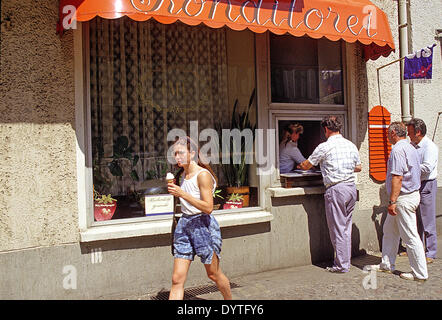 Berlin, DDR, ein Eis-Schaufenster Stockfoto, Bild: 53972695 - Alamy