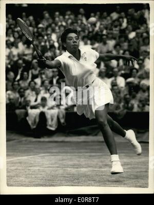 7. Juli 1958 - schlägt Angela Mortimer Frauen Singles Endrunde an ...