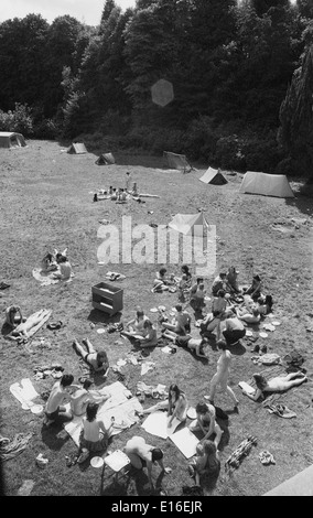1970er Jahre, historisch, draußen auf einem Feld, in einem Reitzentrum ...