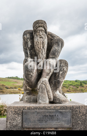 Grafschaft Galway, Irland: Die Statue des Connemara Giant, die von ...