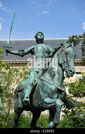Statue von Jeanne d ' Arc auf dem Pferd mit Schwert in Reims, Frankreich Stockfotografie - Alamy