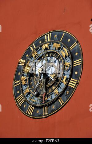 Astronomische Uhr auf die Ostfassade der Ulmer Rathaus, Ulm ...