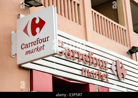 Carrefour Market Schild und Ladeneingang | Fassade d'un Carrefour ...