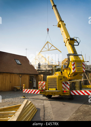 selbst Haus bauen, Bau, Dach, Dach anheben Traversen in Position mit ...